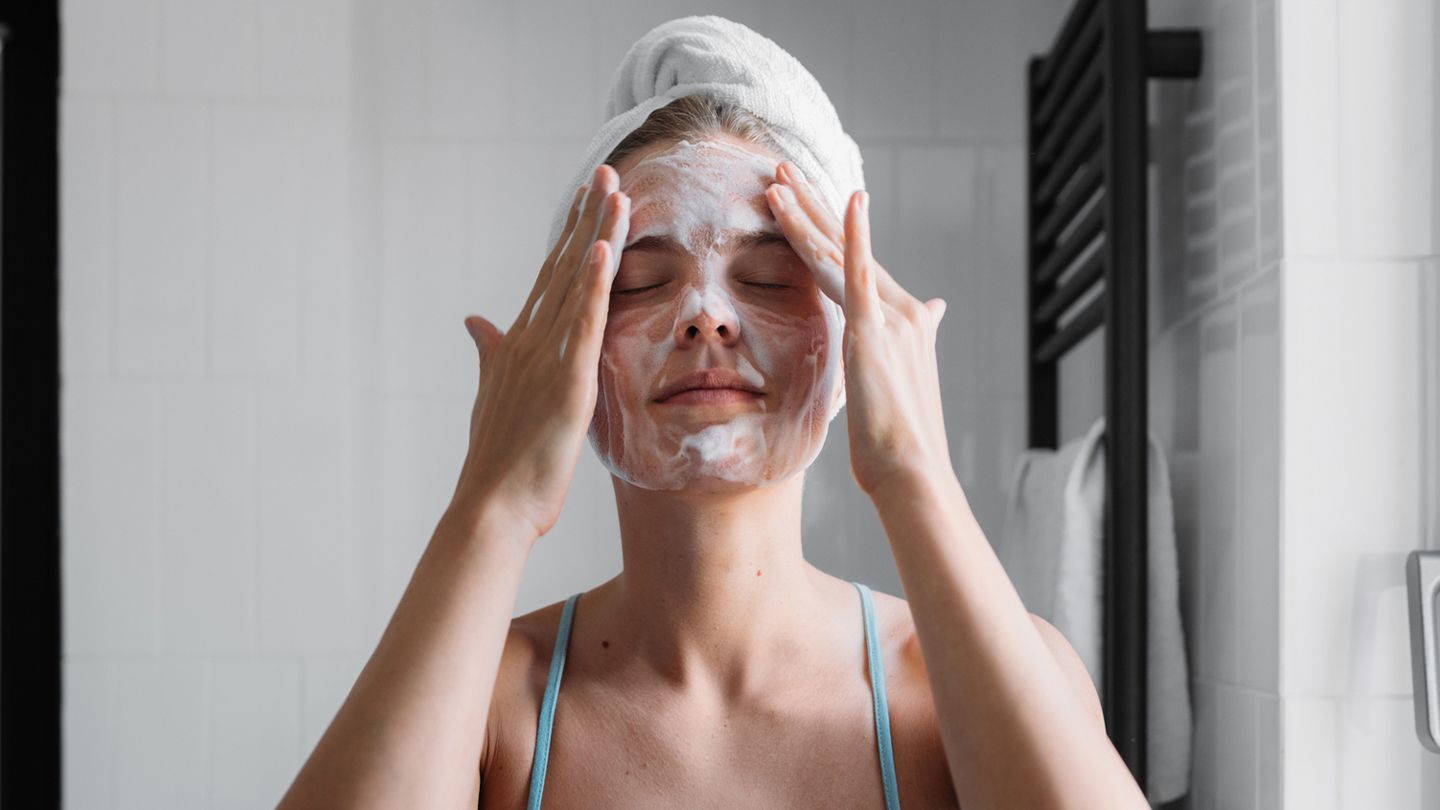 Morning vs. Night: Tailoring Your Skincare Routine – You & Eye by Dr. Nicky